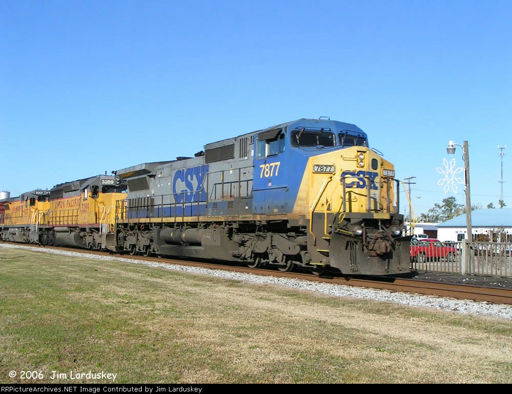Next up is northbound Q612 with CSX 7877 leading